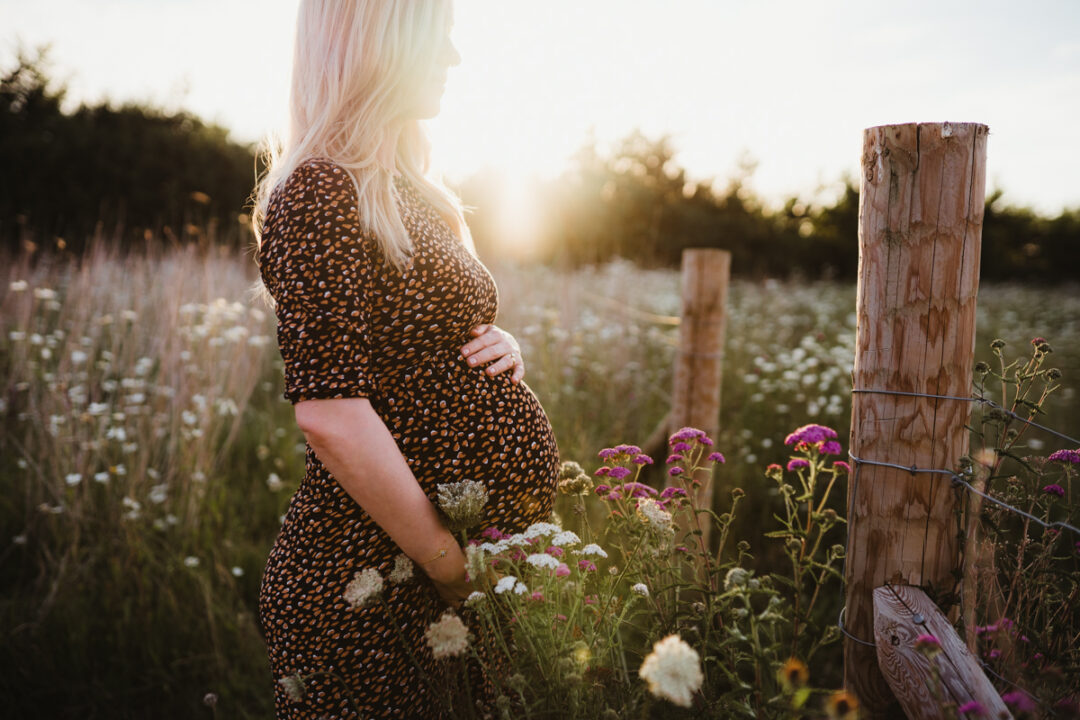 Outdoor maternity session at sunset - and then she clicked